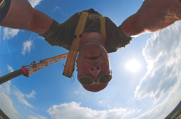 The physics behind bungee jumping | How It Works Magazine