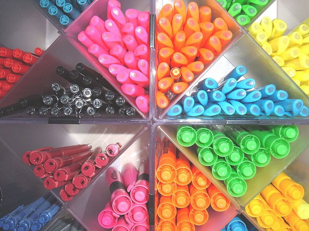 What makes highlighter pens so bright? – How It Works