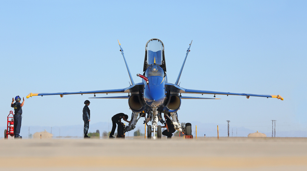 Blue Angels: HIW interview Blue 5 pilot Mark Tedrow – How It Works