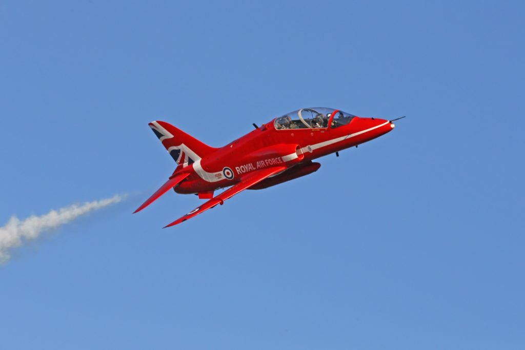 Red Arrows: HIW interview Red 2 pilot Mike Bowden – How It Works