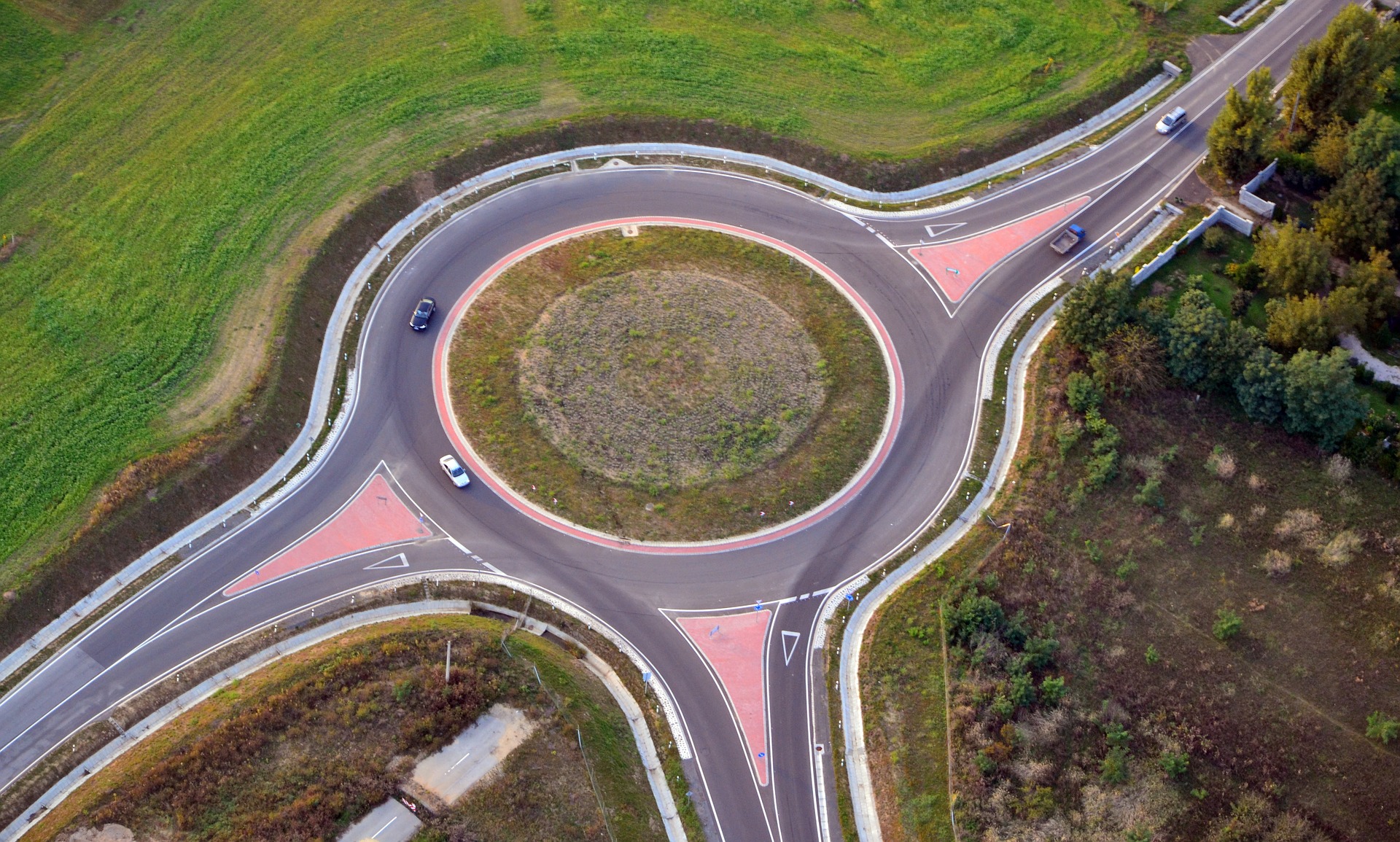 Why are there so few roundabouts in America? – How It Works
